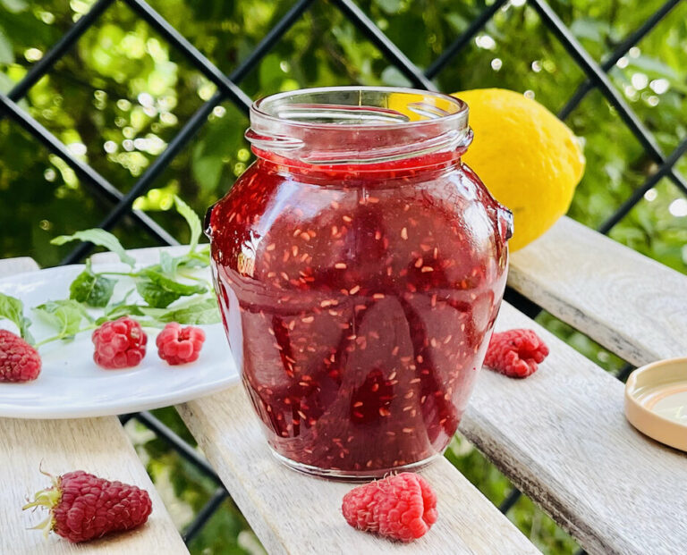 Easy Homemade Raspberry Sauce - Quick and Easy to Make