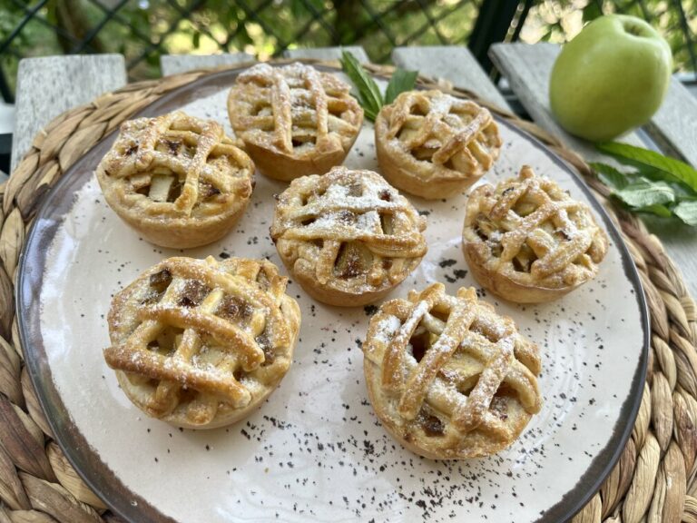 Easy Mini Apple Pies