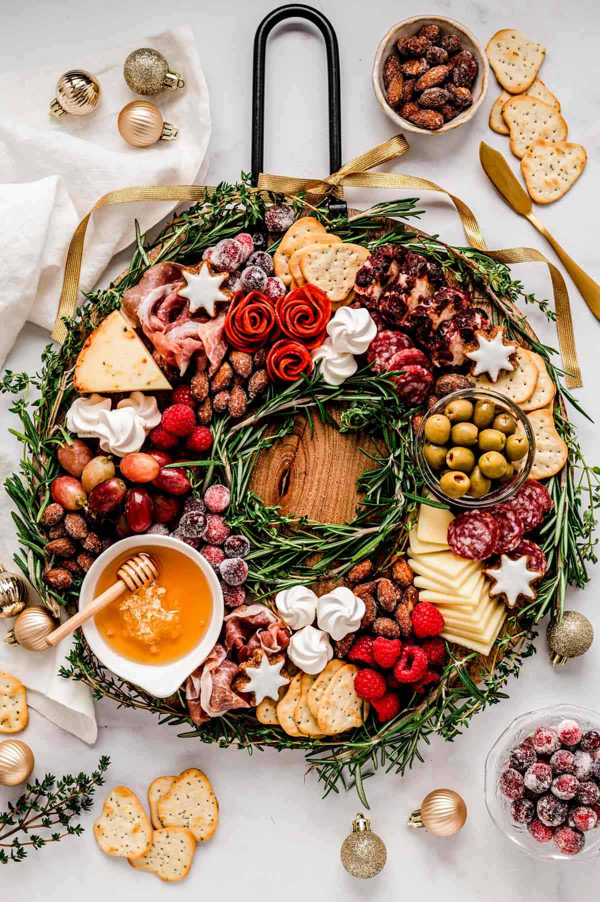 25 Thanksgiving and Christmas Charcuterie Board Ideas for a Party